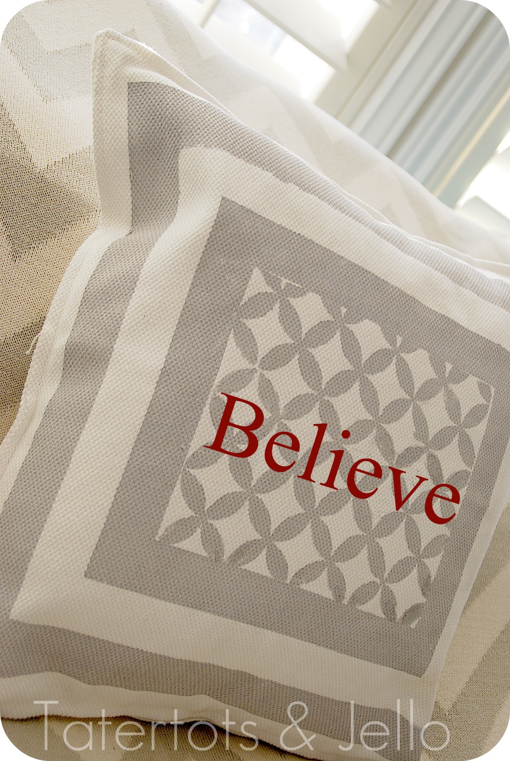 Quatrefoil Screen Printed Pillow {tutorial}!! - Tatertots and Jello
