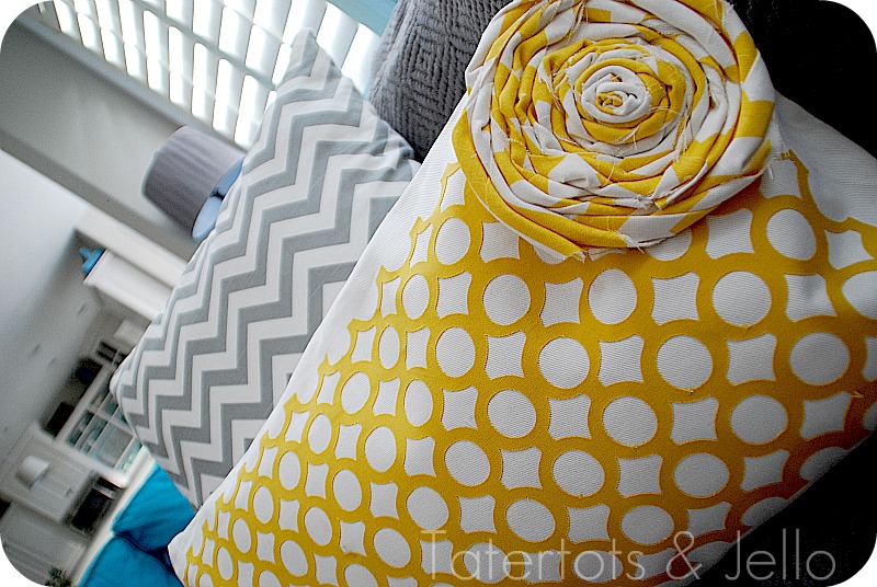 Make a Geometric Pillow using a cutting machine and fabric interfacing.