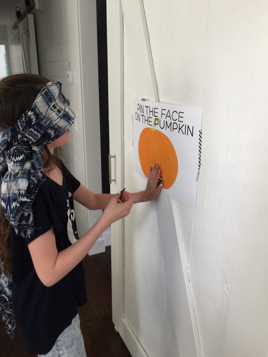 "Pin The Face on the Pumpkin" Game and Free Printable! - Tatertots and ...