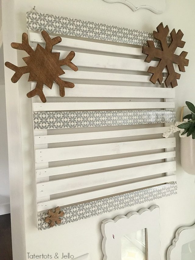 Snowflake Pallet Card Display with Duck Tape! - Tatertots and Jello