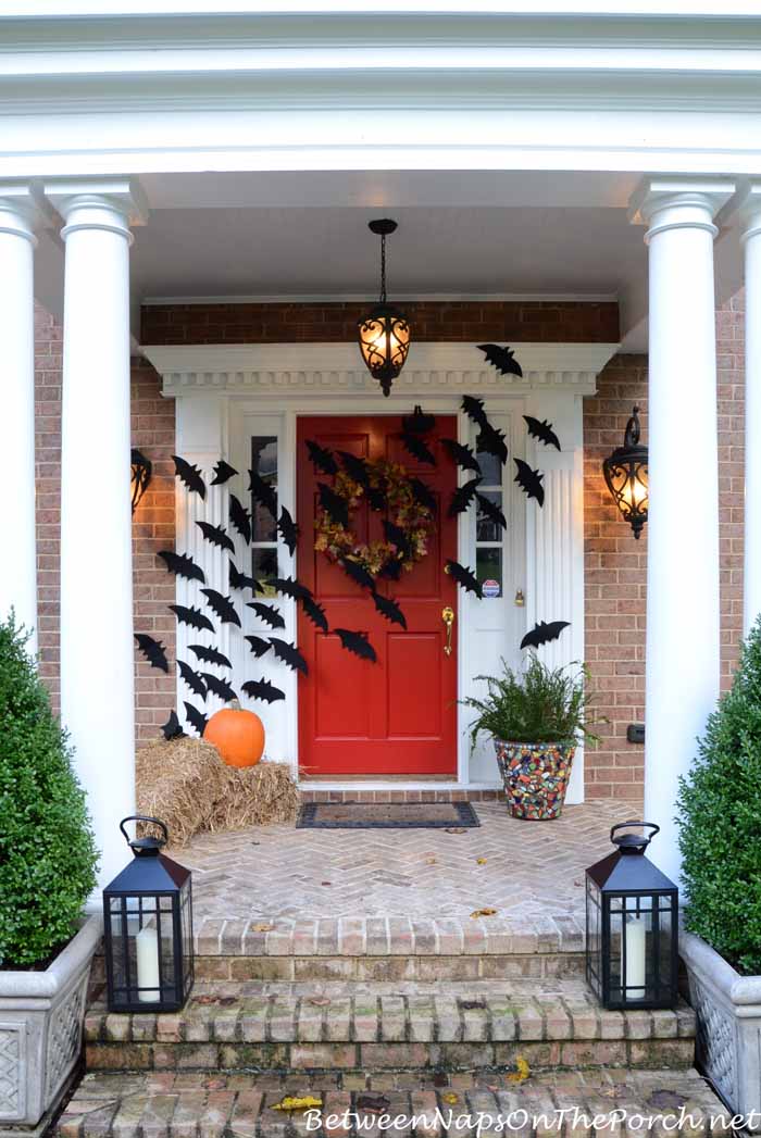 12 Spooky Halloween Porch Ideas!
