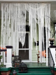 12 Spooky Halloween Porch Ideas!