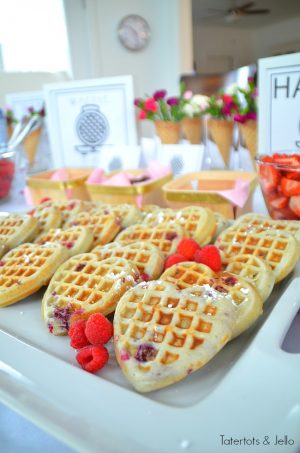 5-Minute Waffle Cone and Flower Galantine's Party Centerpieces ...