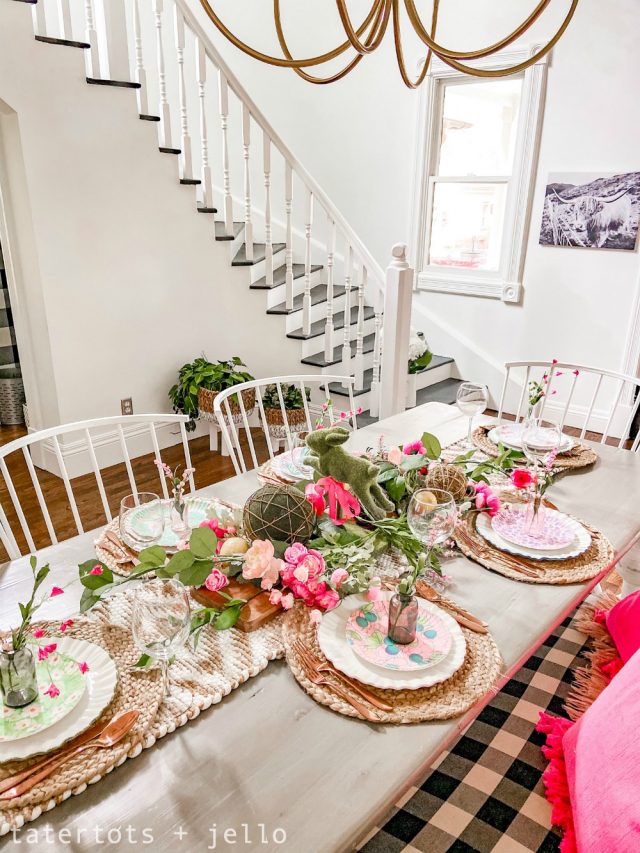 Colorful Spring Cottage Table Setting + 22 Spring Table Ideas!