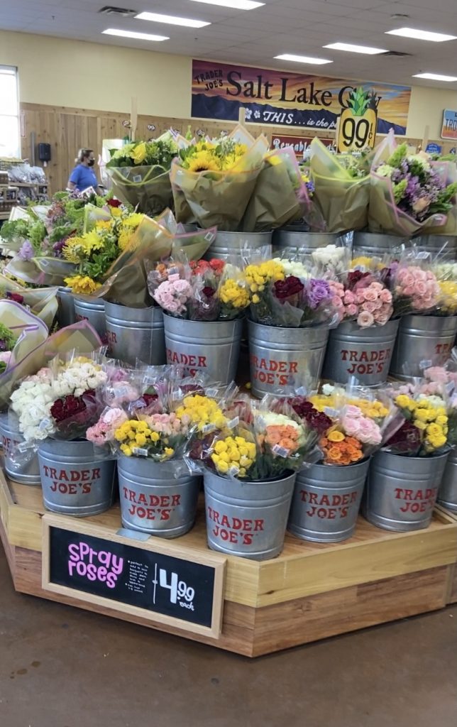 How to Arrange Summer Grocery Store Flowers into a Stunning Display