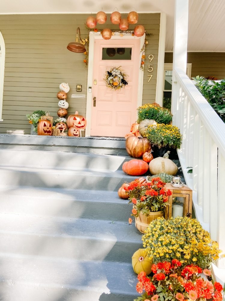 The Great Pumpkin Halloween Porch - easy DIY ideas!