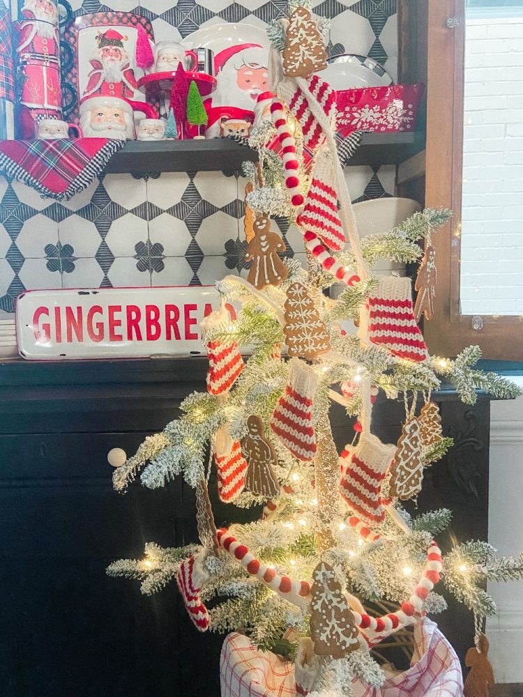 Gingerbread Men Tabletop Holiday Tree - perfect for your kitchen!