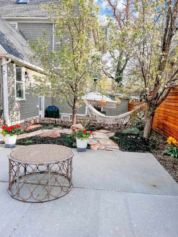 How to Make a Small Yard Seem Large -easy ways to increase usability!
