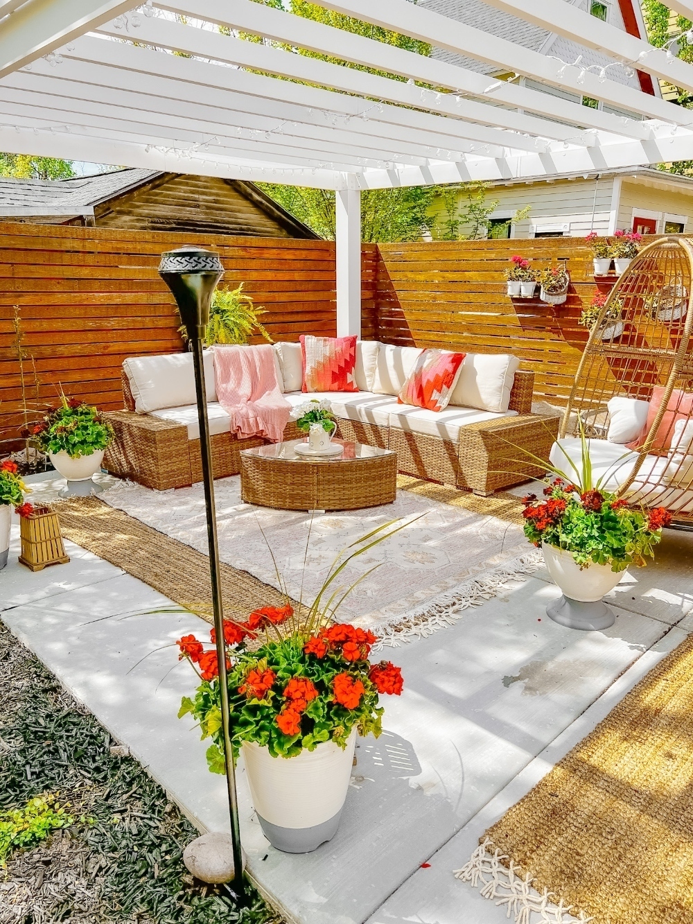 How to Make a Small Yard Seem Large -easy ways to increase usability!