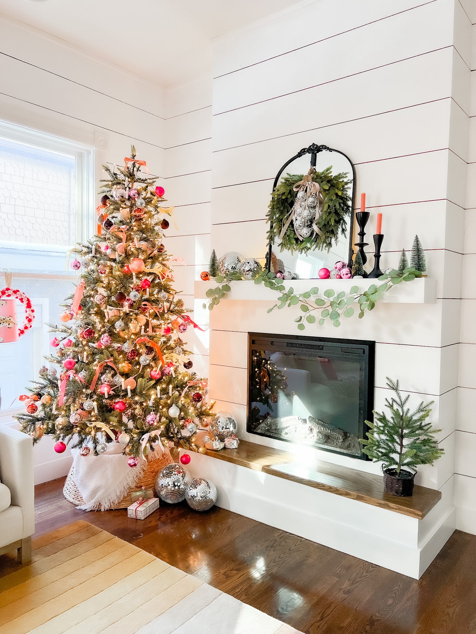 15 Themed Christmas Tree Decorating Ideas