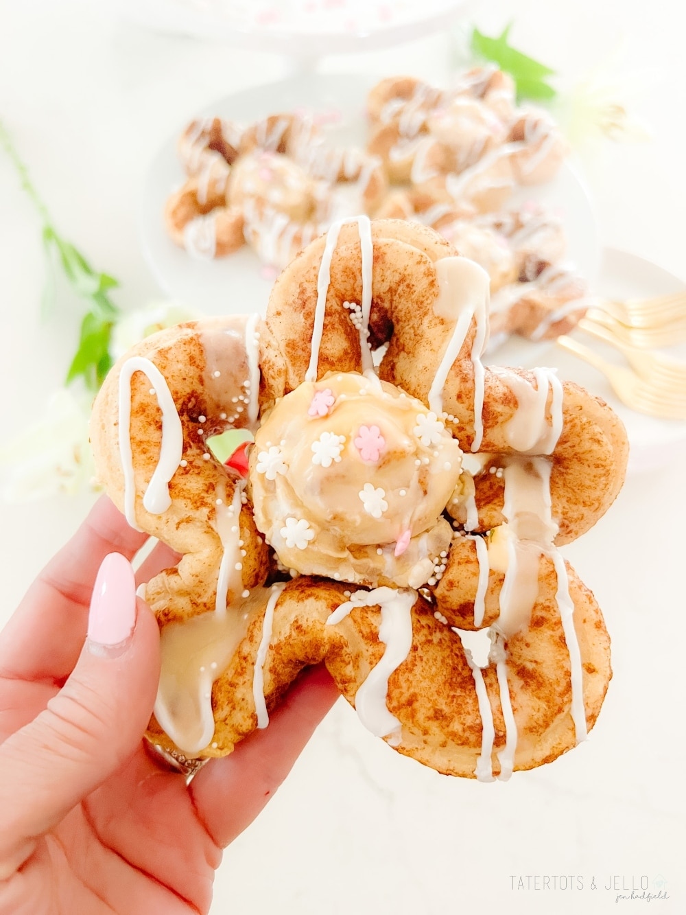 Easy Brunch Flower Cinnamon Rolls - using refrigerated rolls!