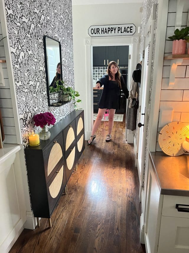 3 No-Closet Entryway Organizing Ideas - organize your home!