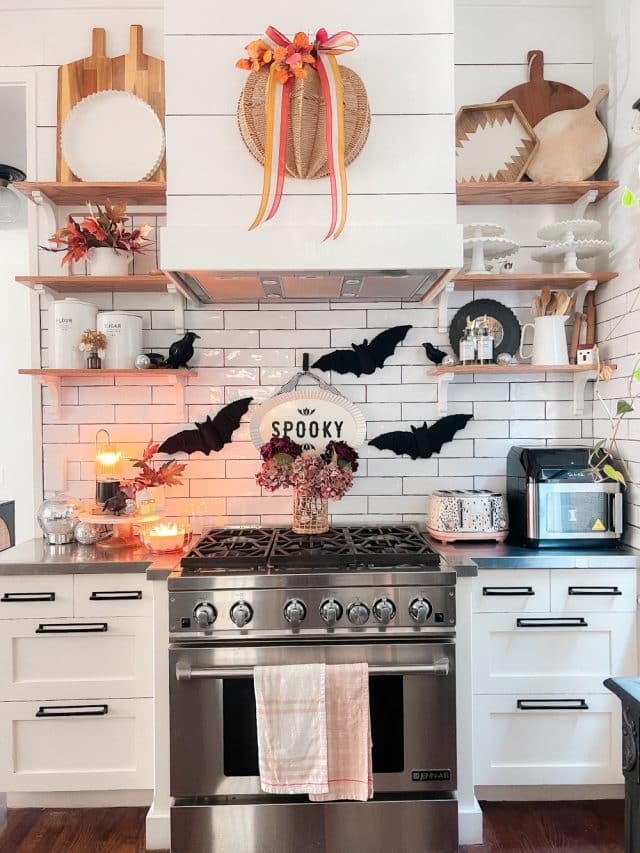 How to Make $2 Pottery Barn-Inspired Bats - easy Halloween decor