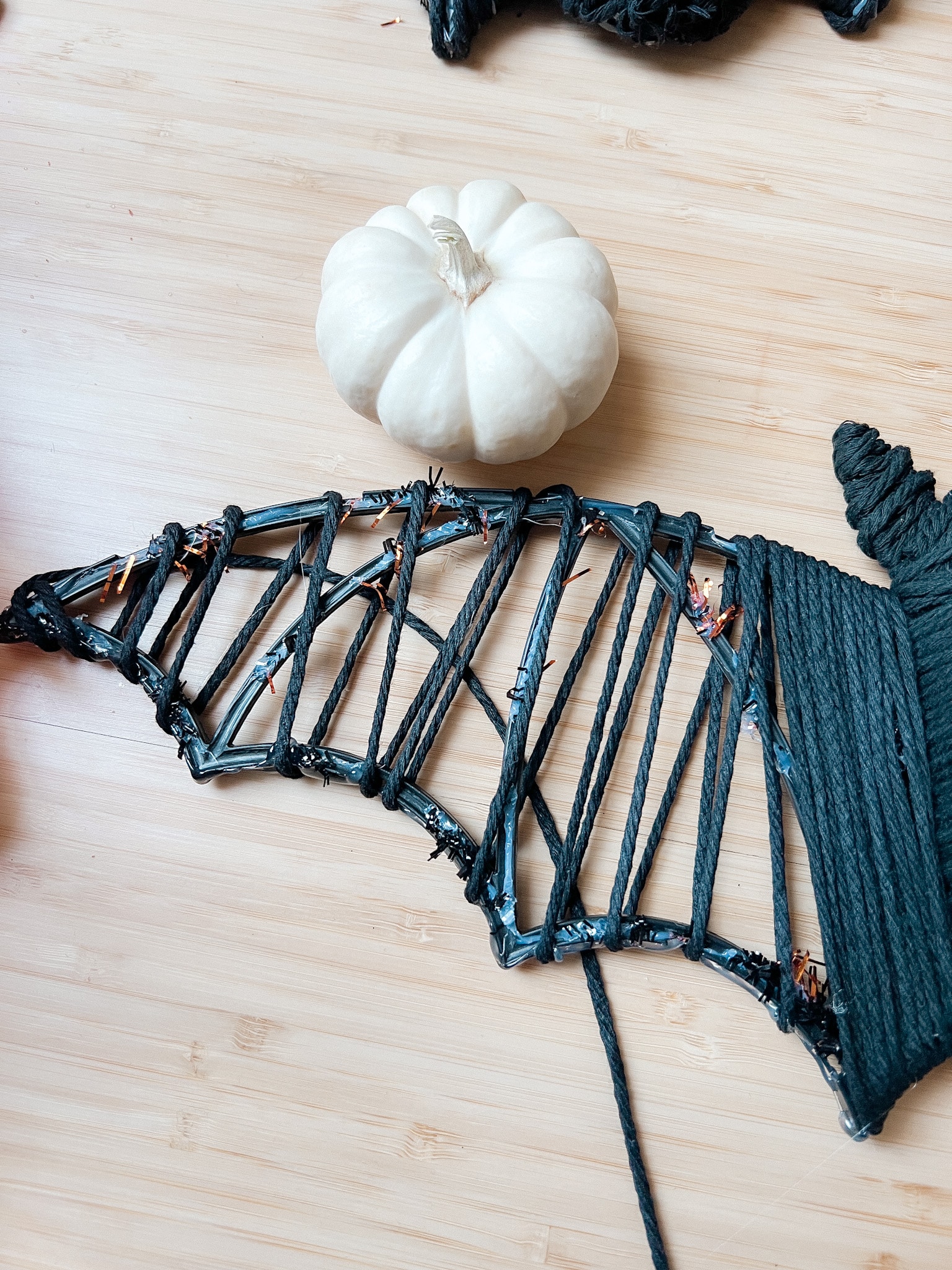 How to Make $2 Pottery Barn-Inspired Bats - easy Halloween decor