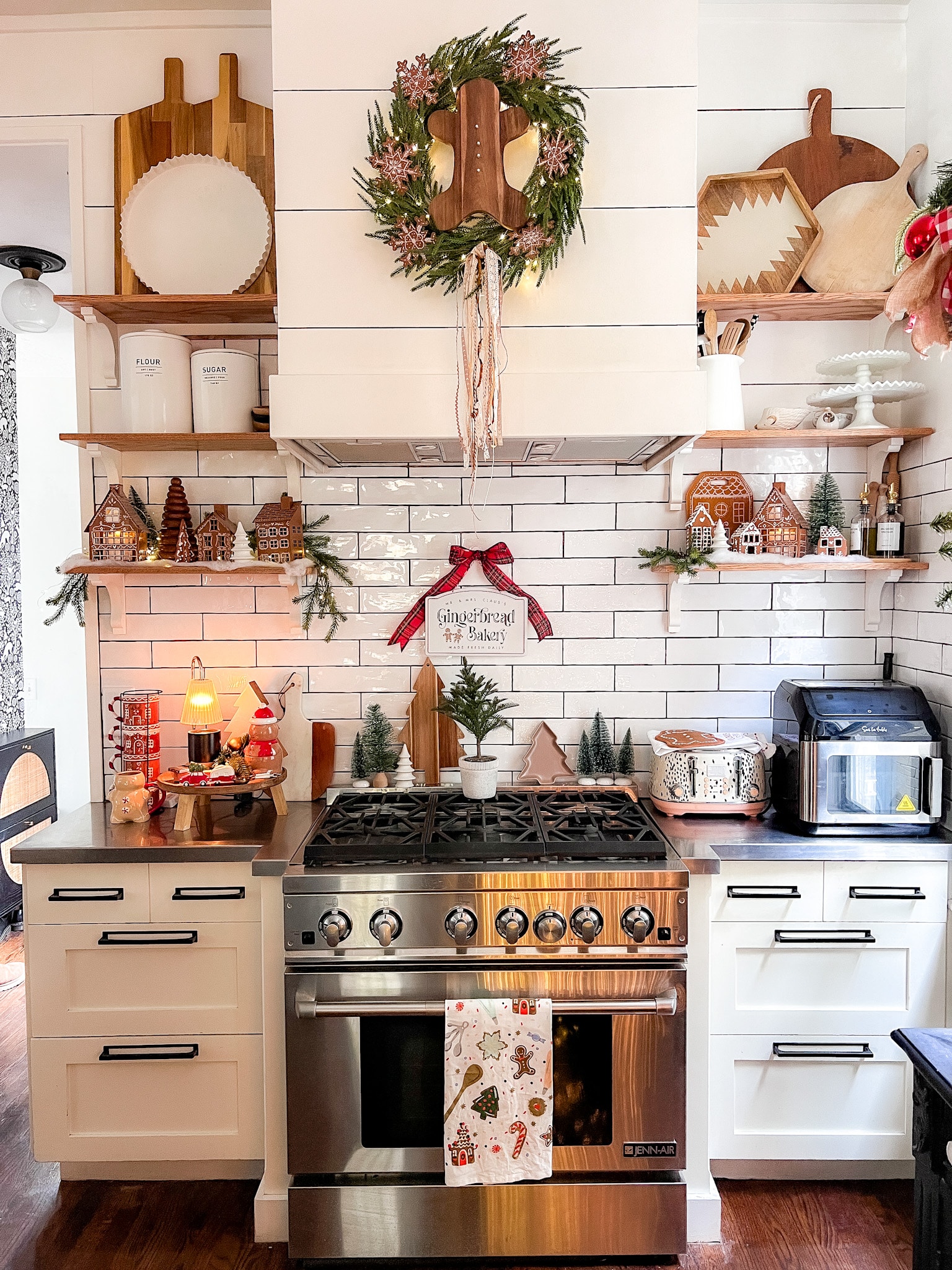 DIY Gingerbread Christmas Wreath - Tatertots and Jello