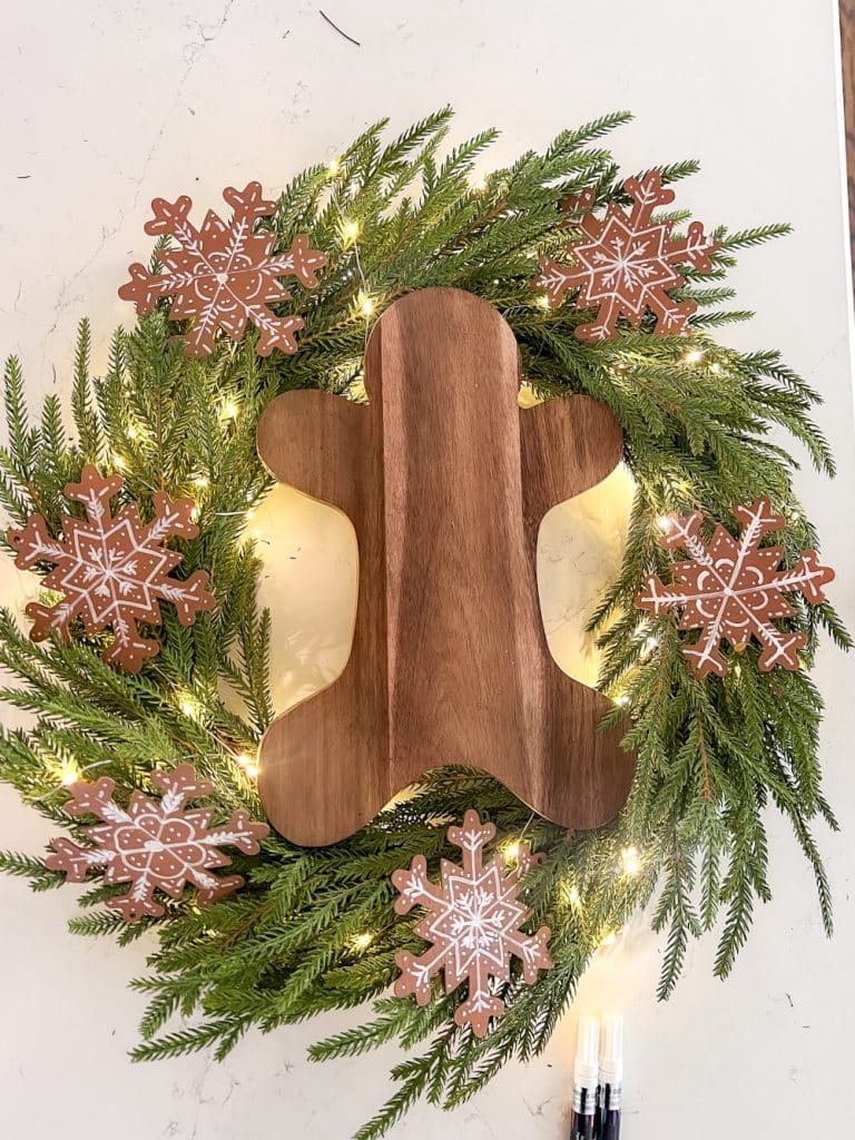 DIY Gingerbread Christmas Wreath - Tatertots and Jello