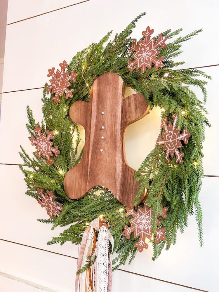 DIY Gingerbread Christmas Wreath - Tatertots and Jello