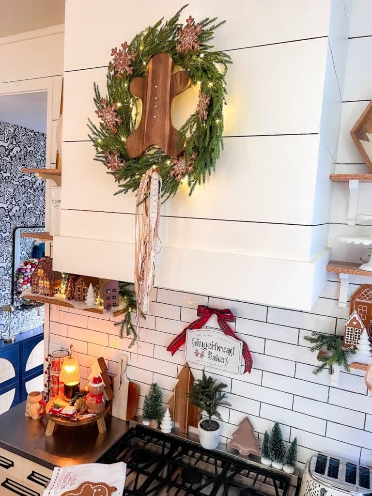 DIY Gingerbread Christmas Wreath - Tatertots and Jello