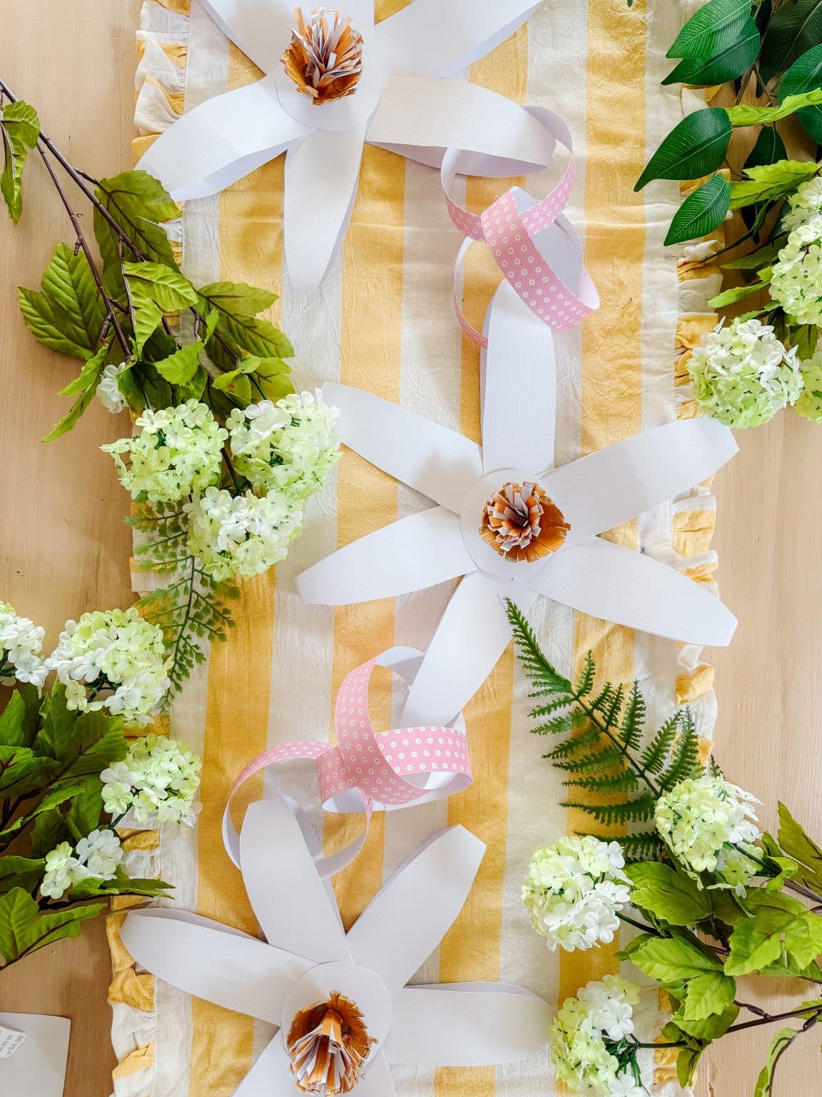 DIY Daisy Paper Chain Banner – Easy Spring Decor Tutorial - Tatertots ...