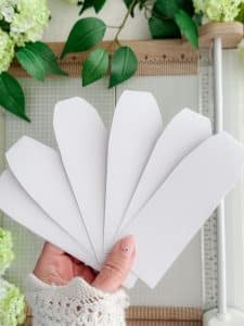 DIY Daisy Paper Chain Banner – Easy Spring Decor Tutorial - Tatertots ...