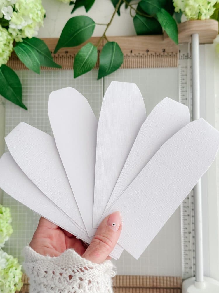 DIY Daisy Paper Chain Banner – Easy Spring Decor Tutorial - Tatertots ...