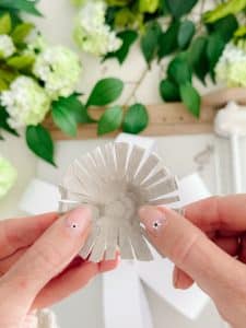 DIY Daisy Paper Chain Banner – Easy Spring Decor Tutorial - Tatertots ...