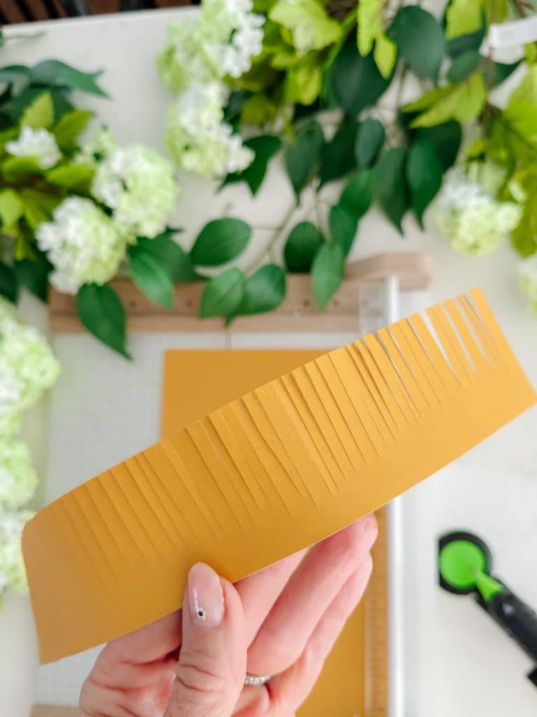 DIY Daisy Paper Chain Banner – Easy Spring Decor Tutorial - Tatertots ...