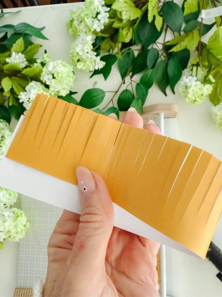 DIY Daisy Paper Chain Banner – Easy Spring Decor Tutorial - Tatertots ...