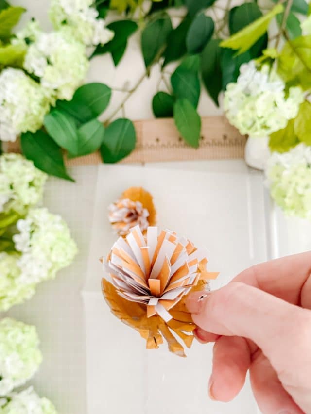 DIY Daisy Paper Chain Banner – Easy Spring Decor Tutorial - Tatertots ...