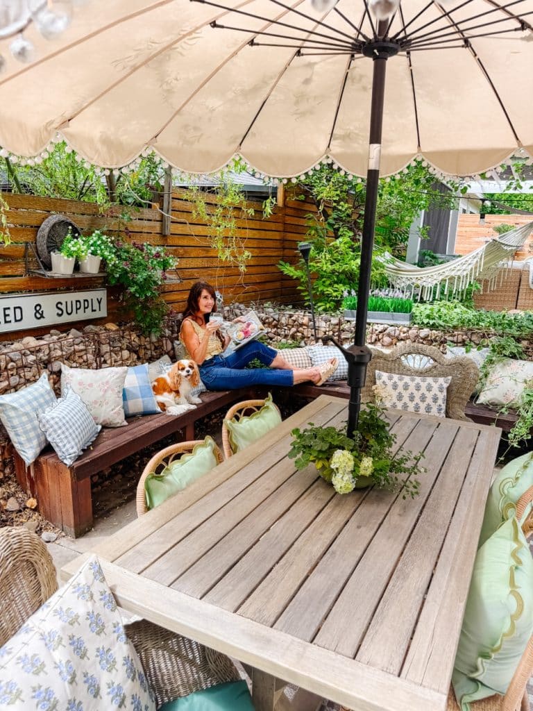 Small Patio Entertaining: How to Create a Cozy Conversation Area