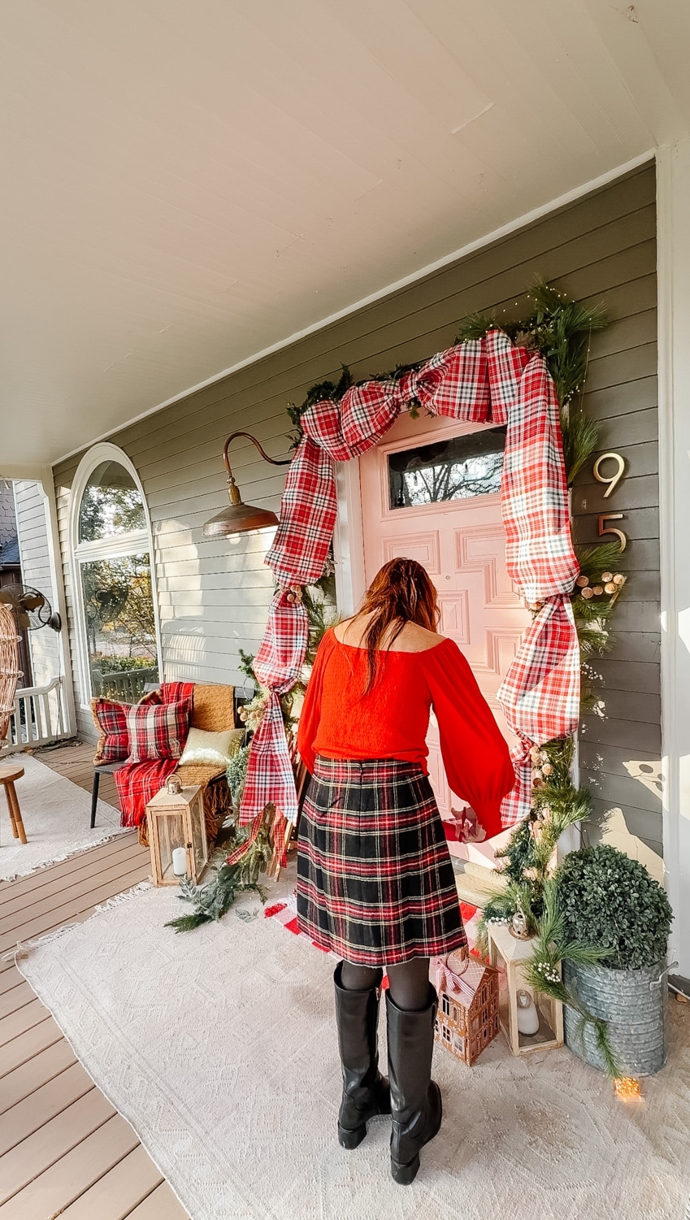 Make an Easy Giant Christmas Bow - using table runners!