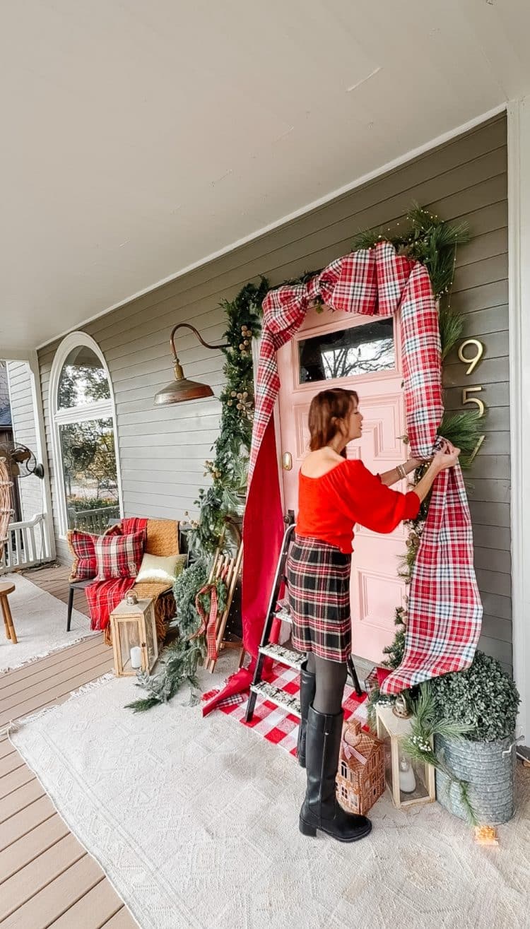 Make an Easy Giant Christmas Bow - using table runners!