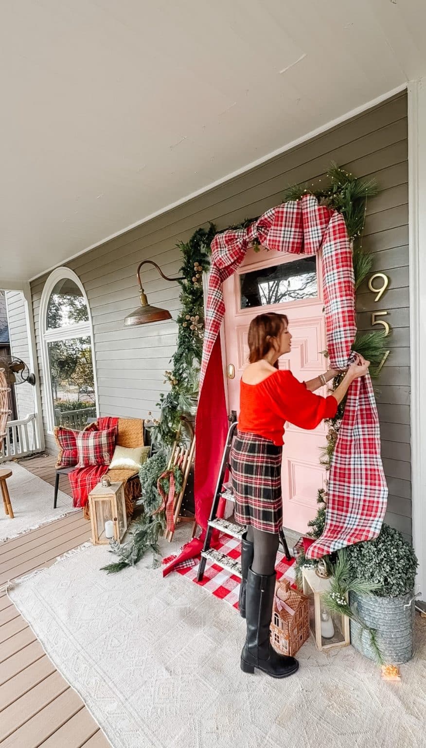 Make an Easy Giant Christmas Bow - using table runners!